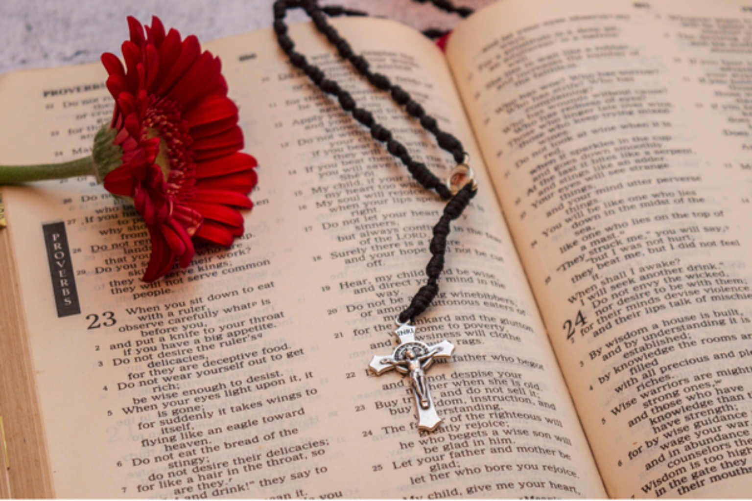 Cross vs. Crucifix – What’s the Difference? - Symbol Sage