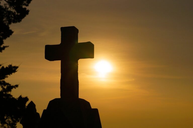 15 Powerful Symbols of God and What They Mean