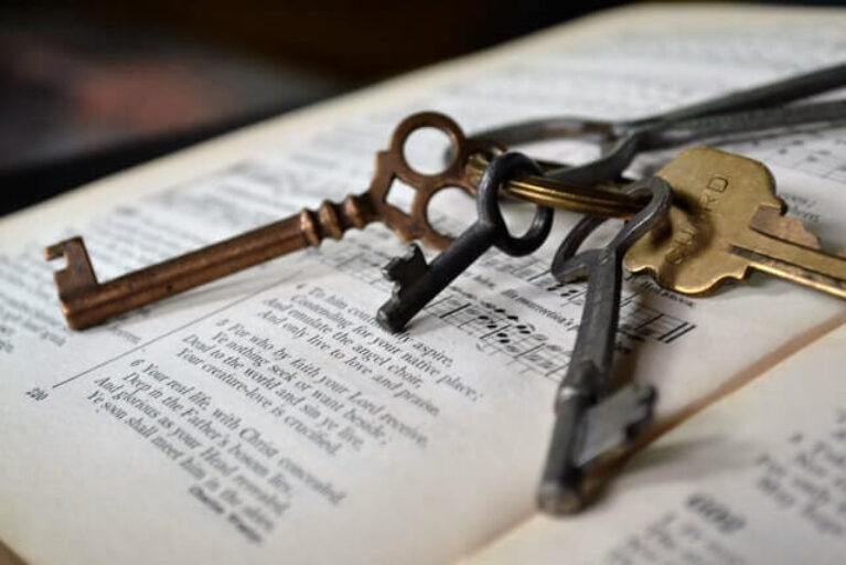 12 Powerful Symbols of Trust and Loyalty And What They Mean