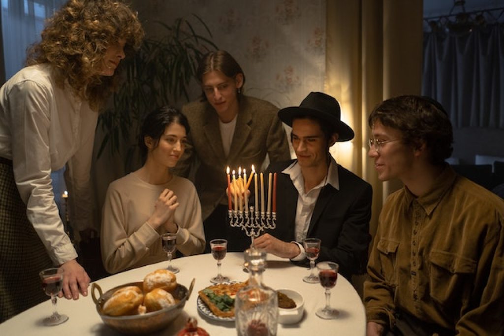 Origins and History of 6 Well-Known Hannukah Customs (Facts)
