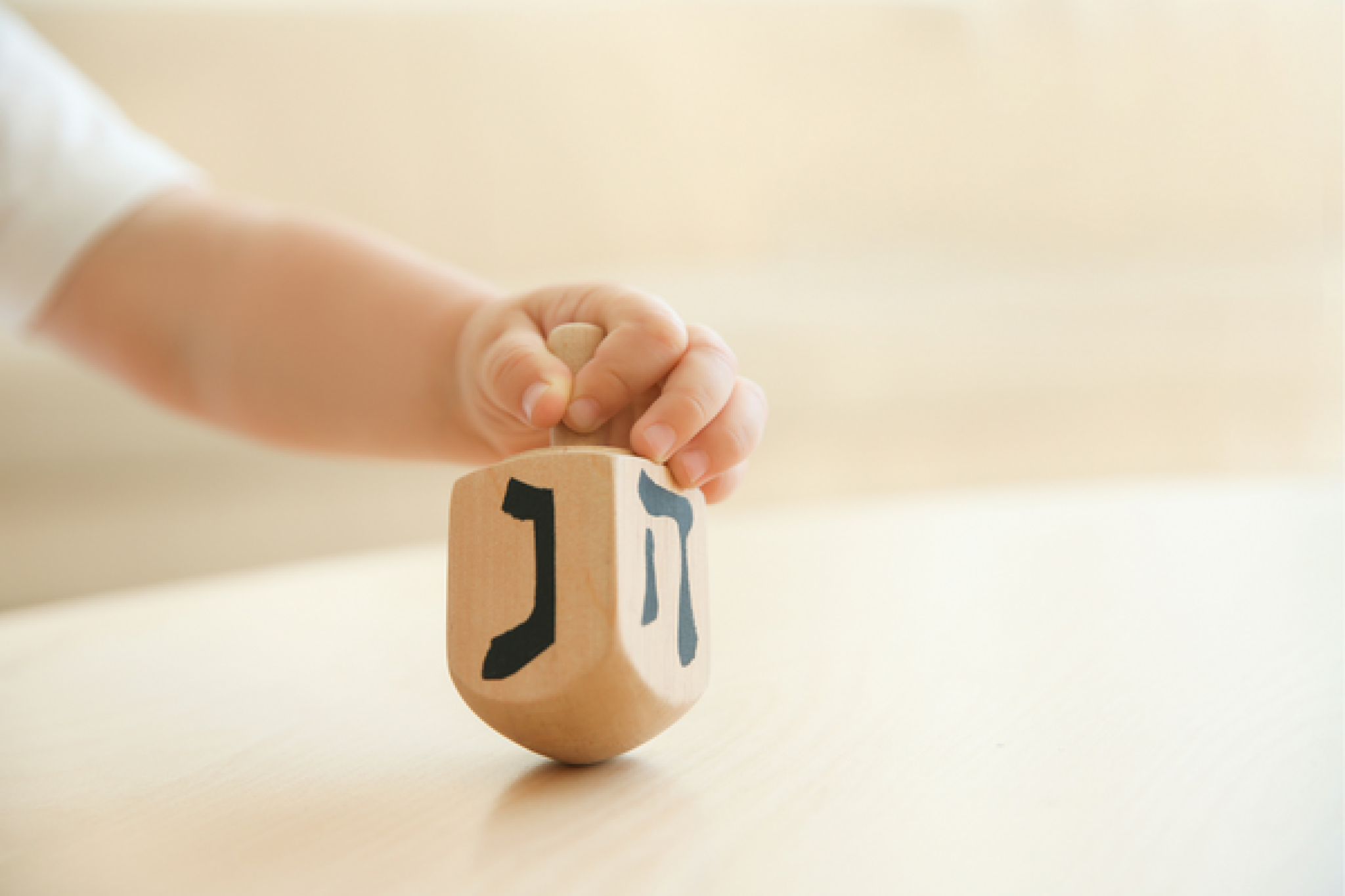 Origins and History of 6 Well-Known Hannukah Customs (Facts)