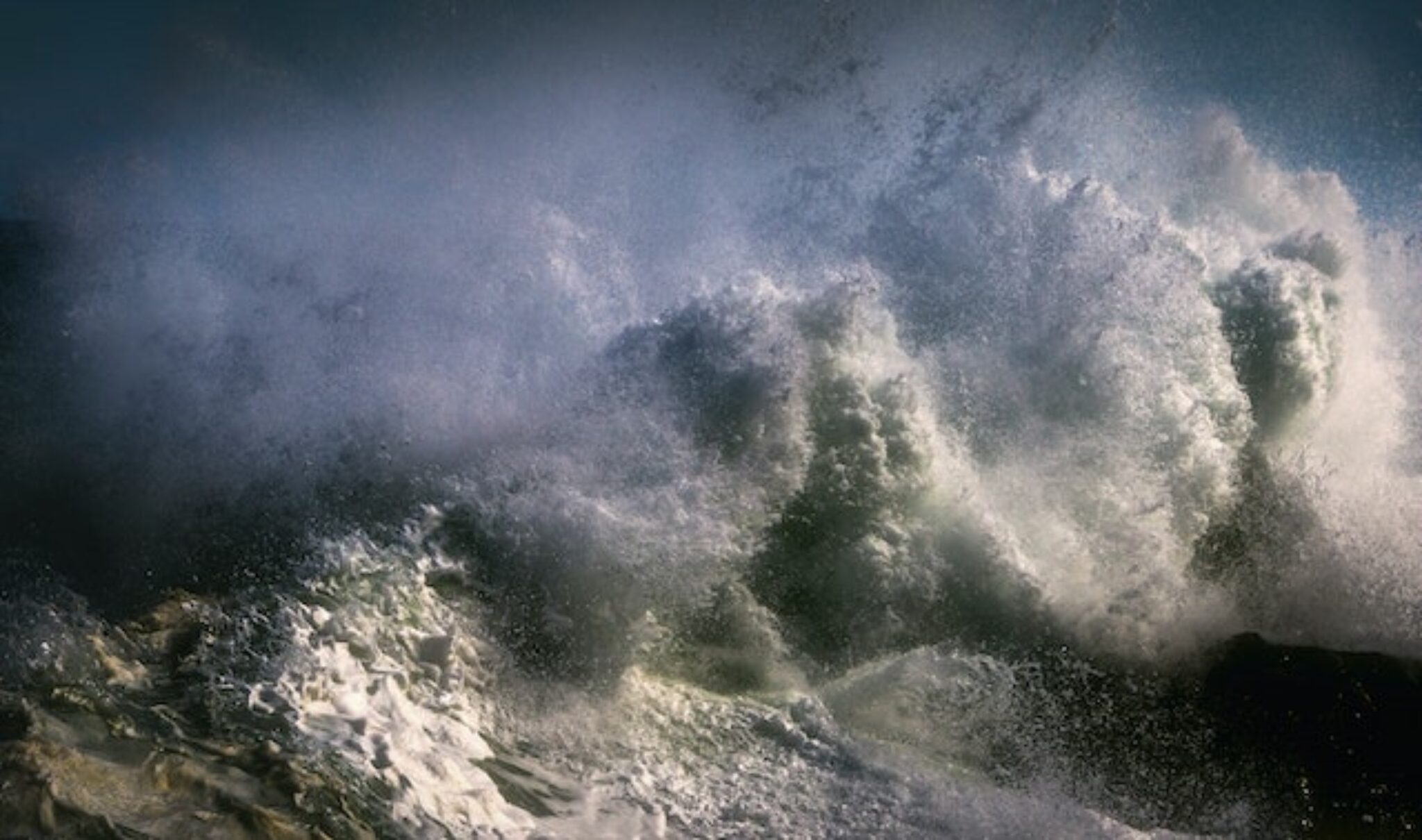 Symbolism of the Ocean: 14 Powerful Meanings