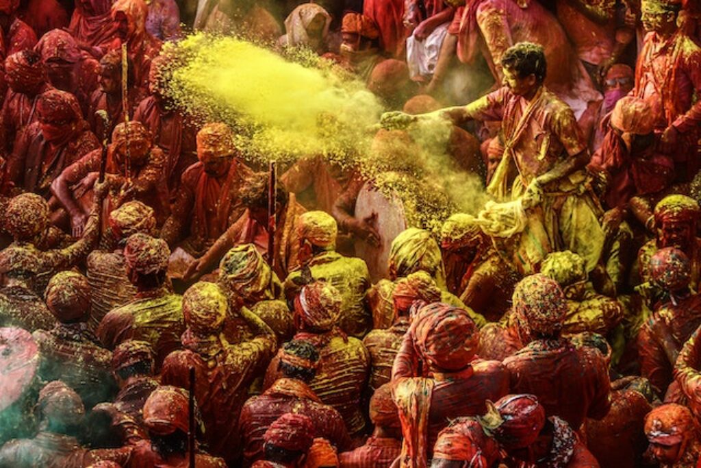 19 Vibrant Symbols of Holi