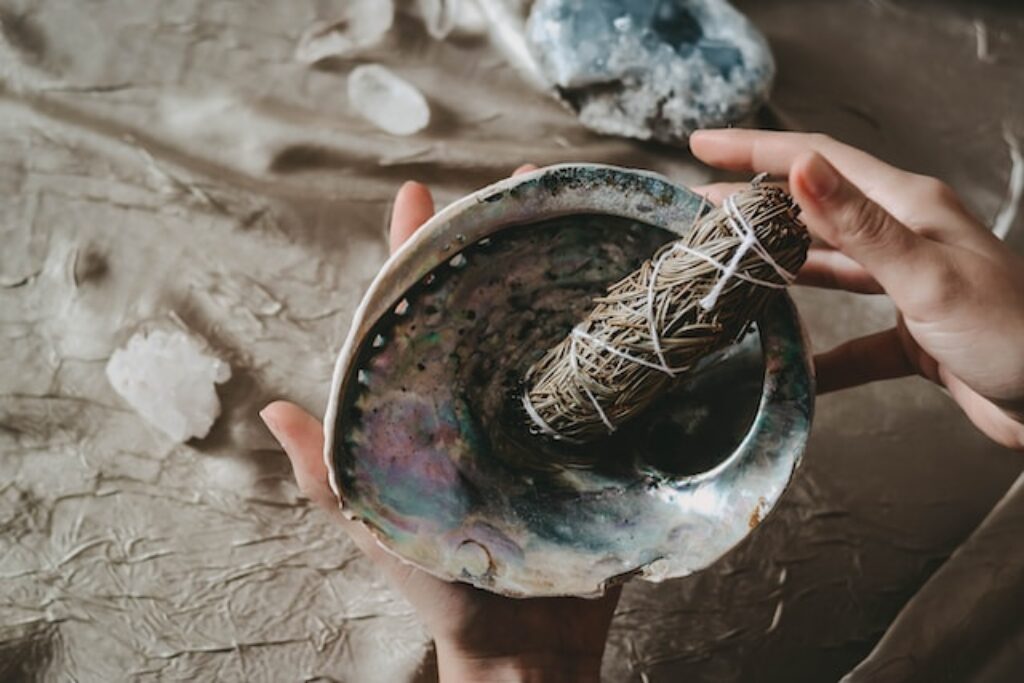 7 Mantras to Say While Smudging